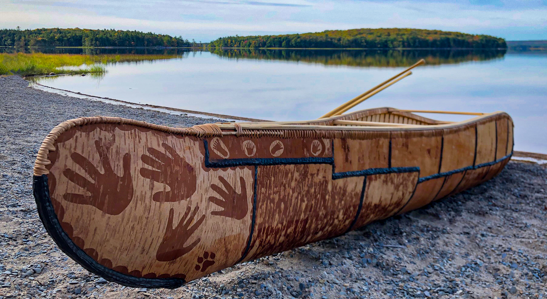 A canoe for humankind - Toque & Canoe